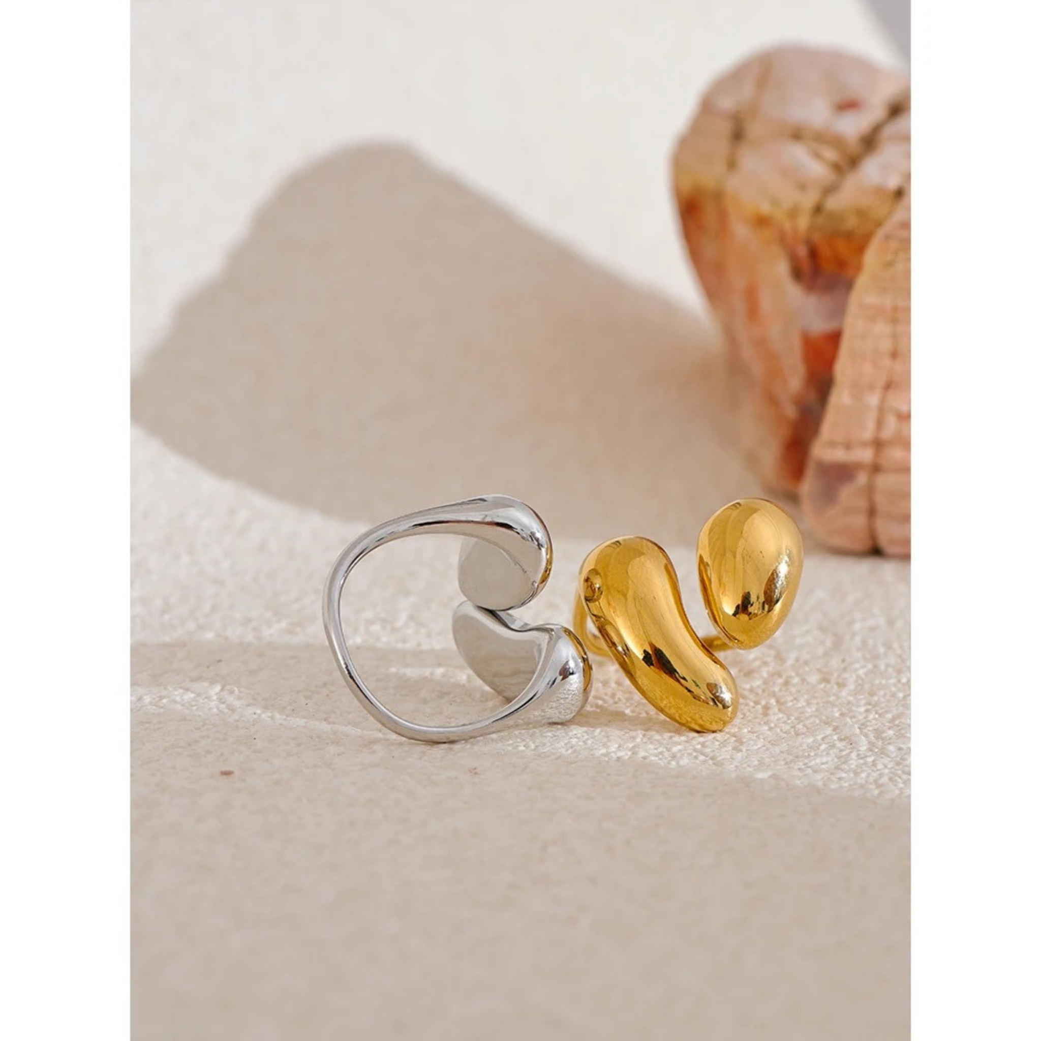 Minimalist Chic Cast Ring – BALLA e BRILLA